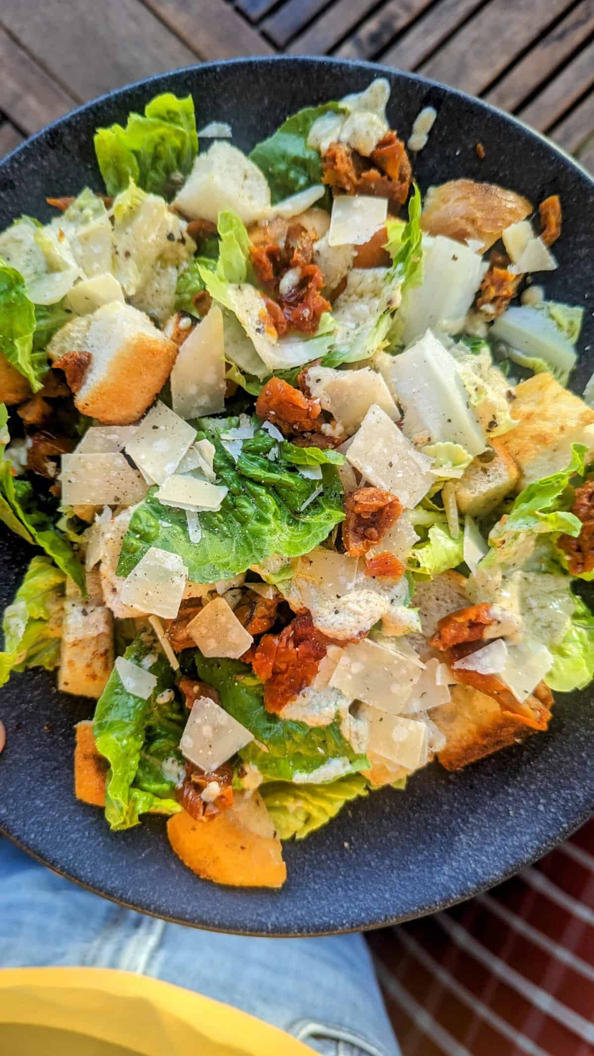 Vegetarischer Caesar Salad mit sonnengetrockneten Tomaten | Chris ...