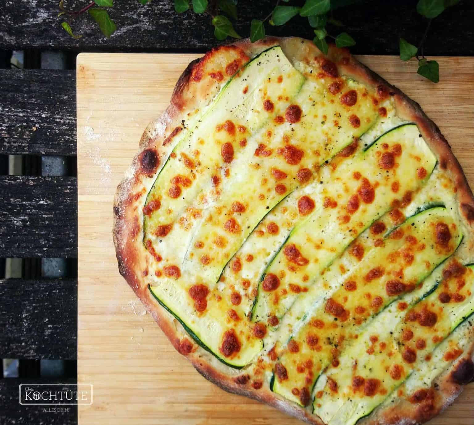 Baptists Pizza Bianca mit Zucchini, Wasabi-Ricotta und Scarmoza | Chris ...