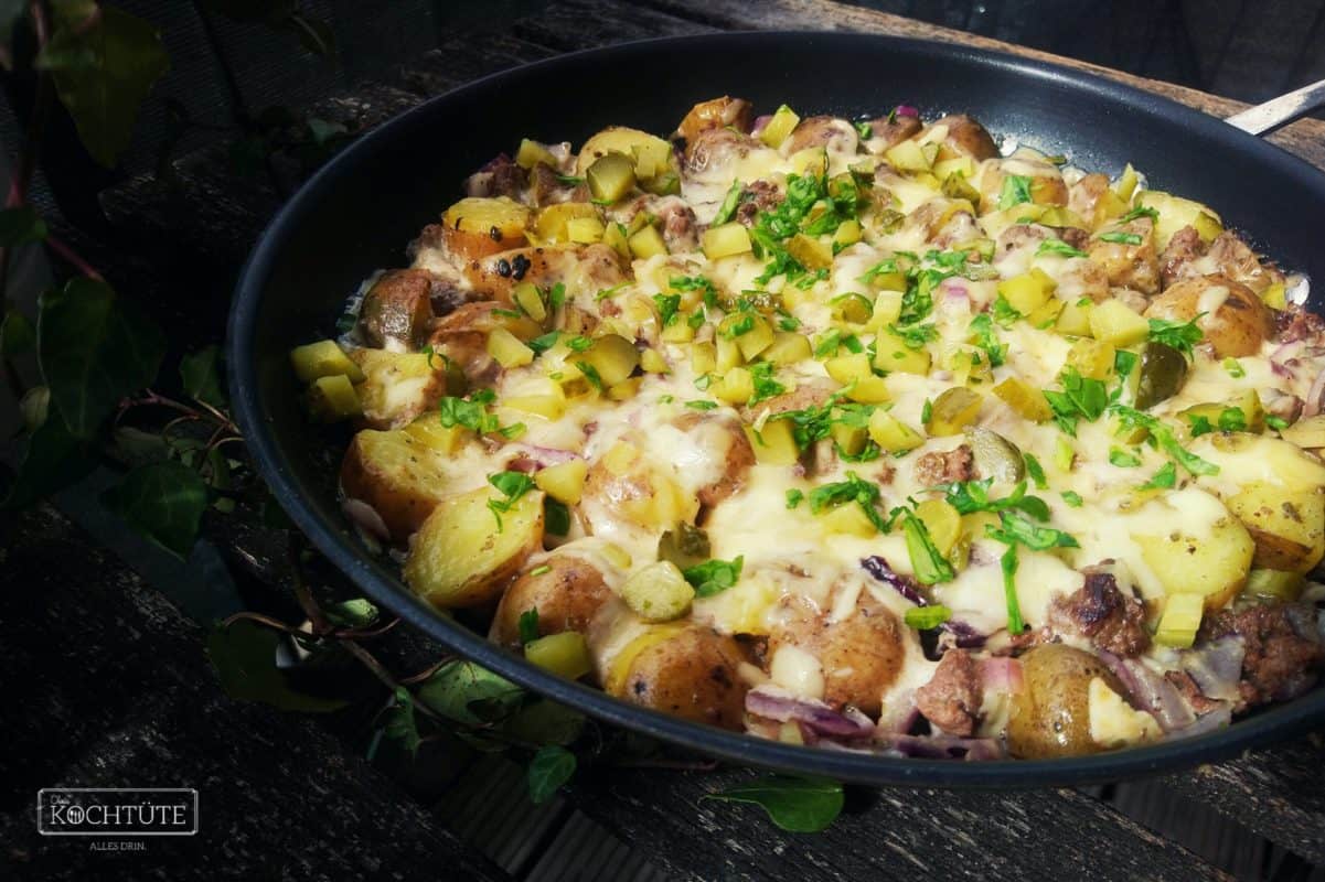 Allgäuer Kartoffel-(Soja-)Hack-Pfanne mit Sahne und zerlaufenem ...